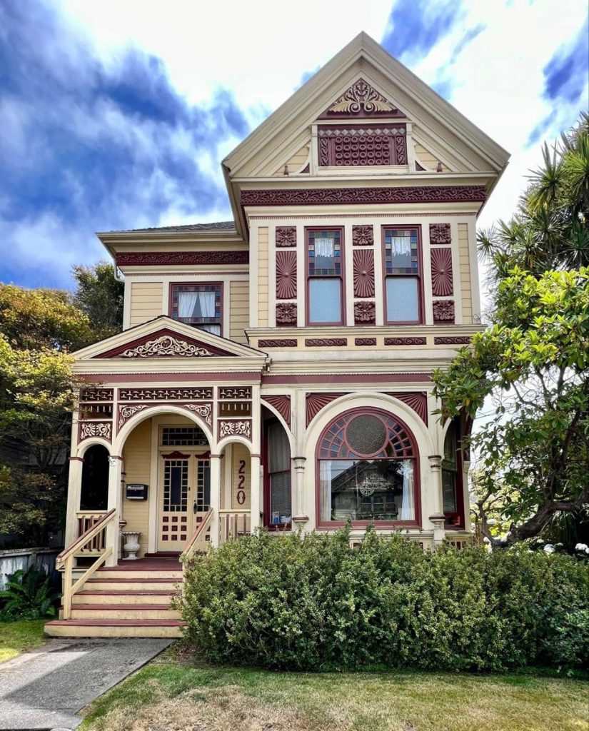 17 Victorian House Exterior and How It Brings Out An Old Architecture